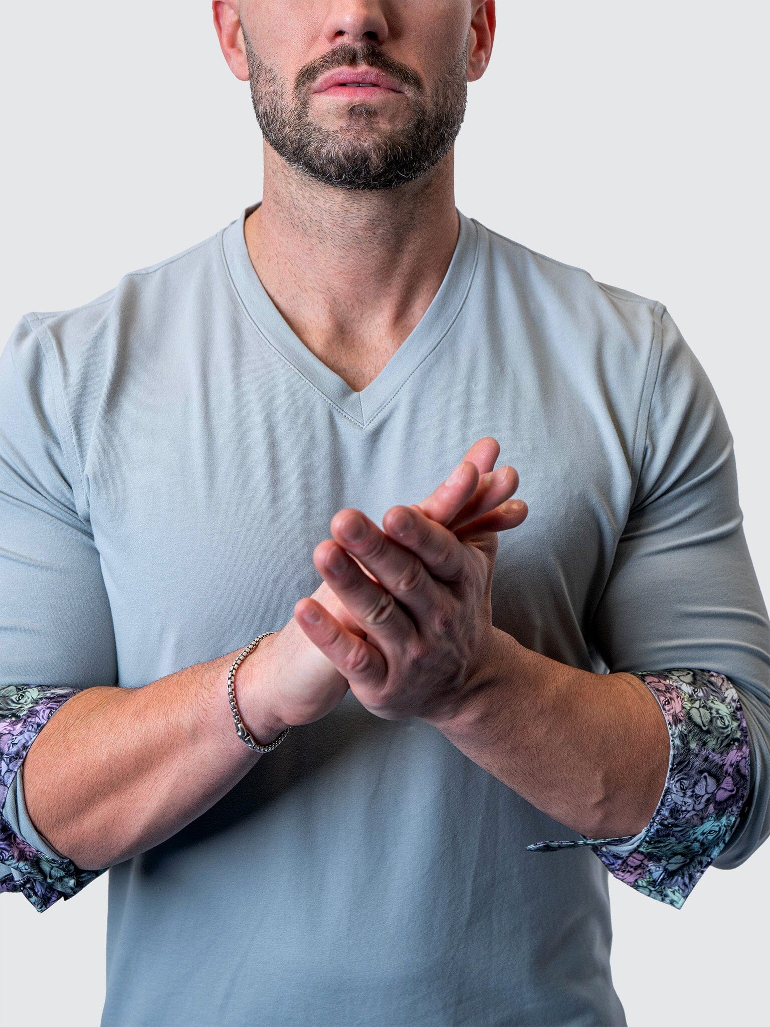 V-Neck Edison Soft Grey – Maceoo
